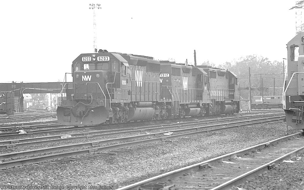 N&W SD40-2 6203